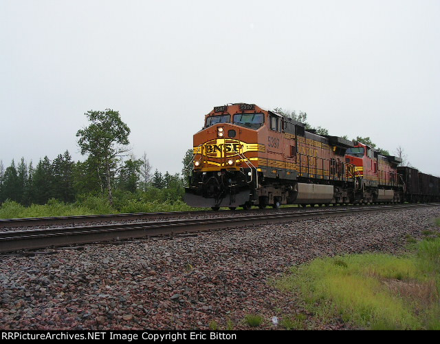 BNSF 5397 West at Sunders Jct. in the rain